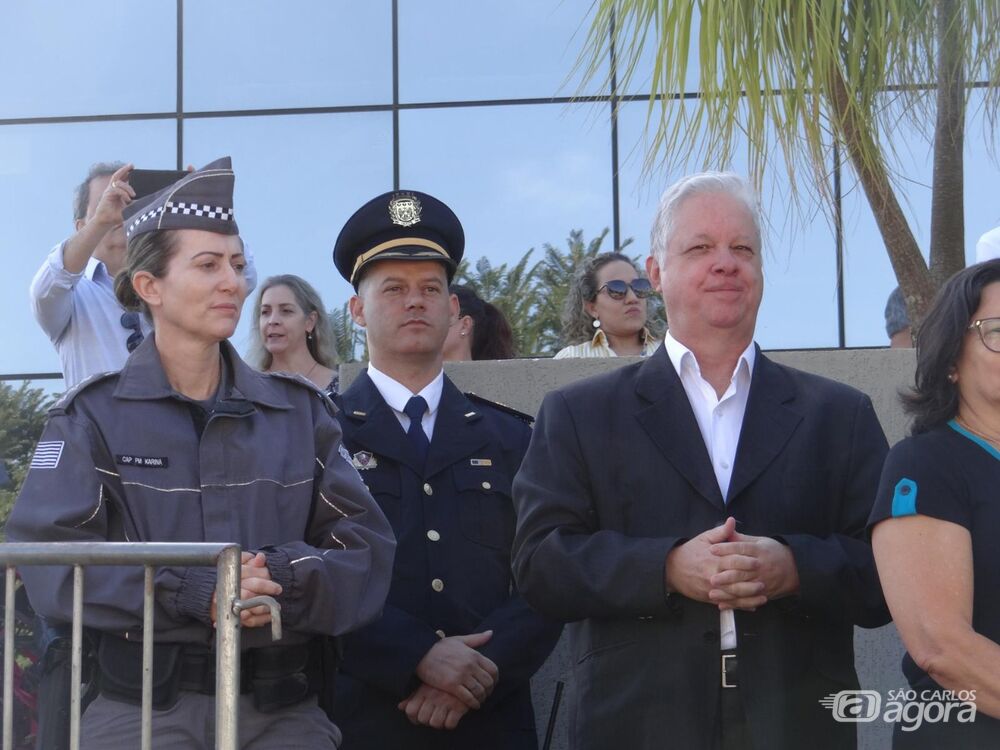 Milhares De Pessoas Prestigiaram O Desfile Cívico Em Comemoração Aos