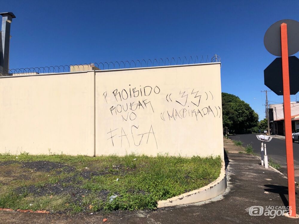 Pixações em muros no Fagá chamam a atenção: "proibido roubar" - São ...