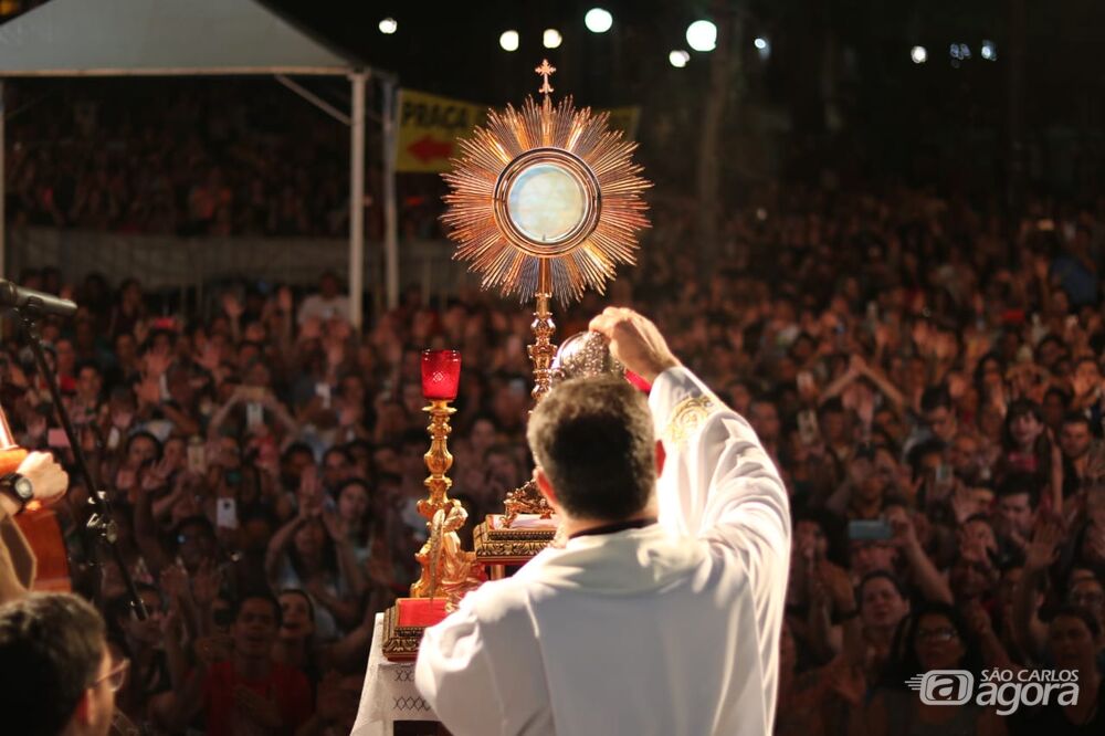 Frei Gilson faz show de encerramento do 7° Hallel para mais de 8 mil ... Frei Gilson faz show de encerramento do 7° Hallel para mais de 8 mil ...