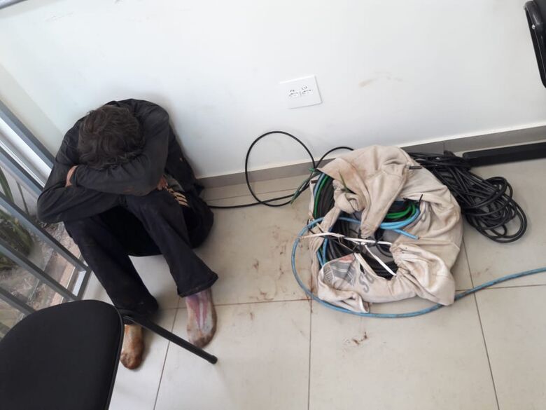 Desocupado é flagrado no interior de loja - São Carlos Agora