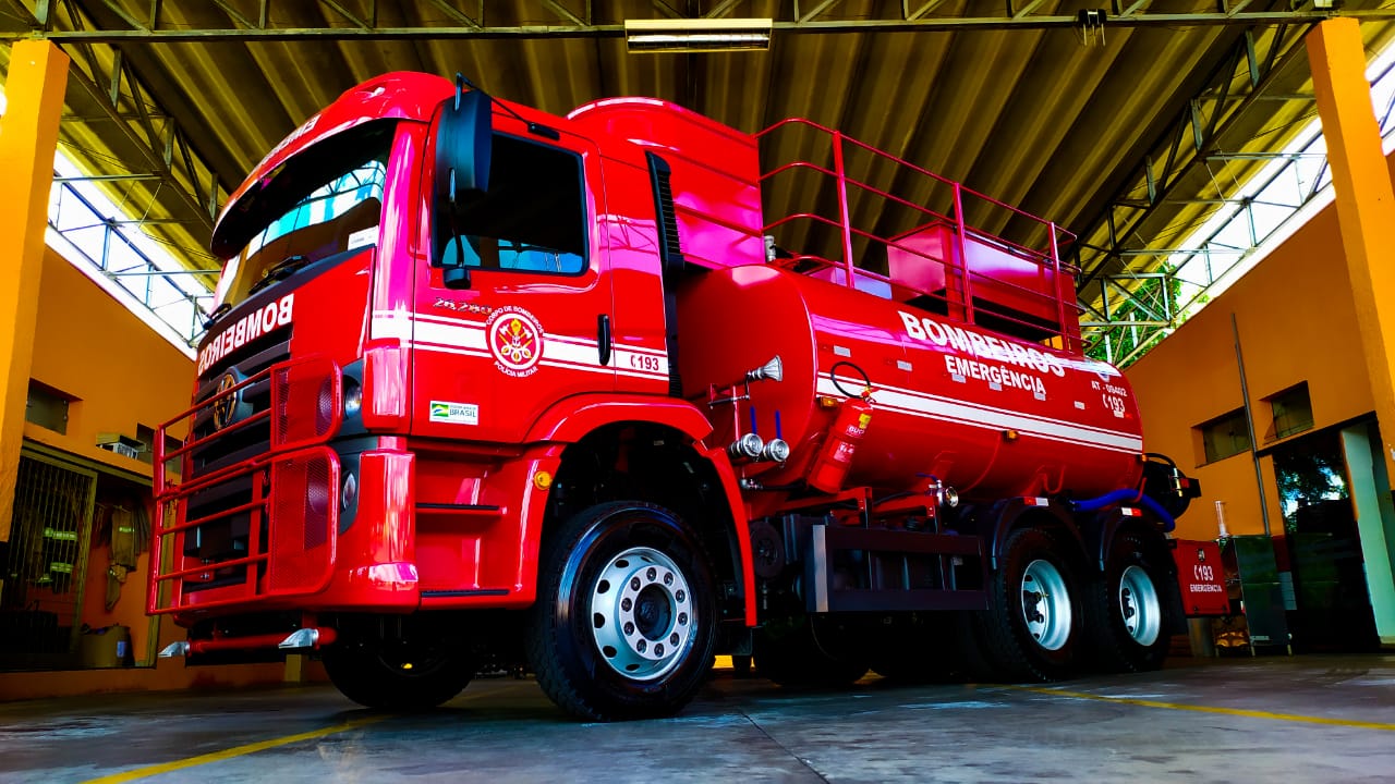 Corpo de Bombeiros recebe nova viatura de combate a incêndio - São Carlos Agora
