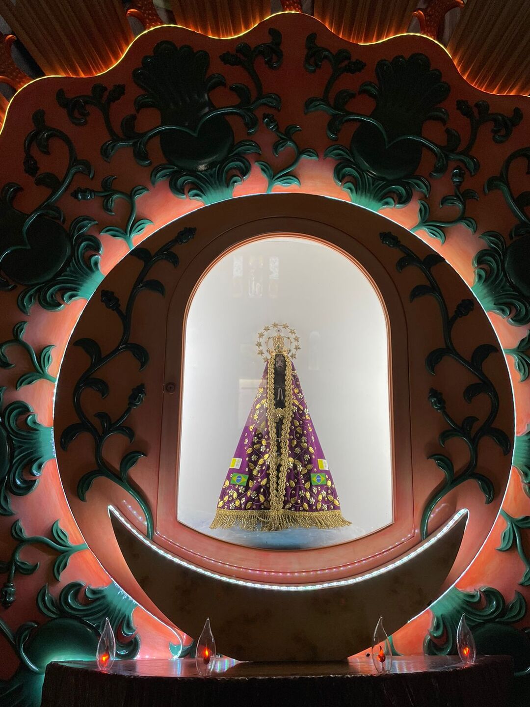 Altar na Babilônia recebe nova iluminação - São Carlos Agora