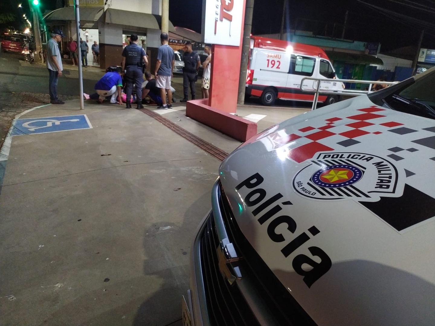 Colisão entre carro e moto deixa mulher ferida no Boa Vista - São Carlos Agora