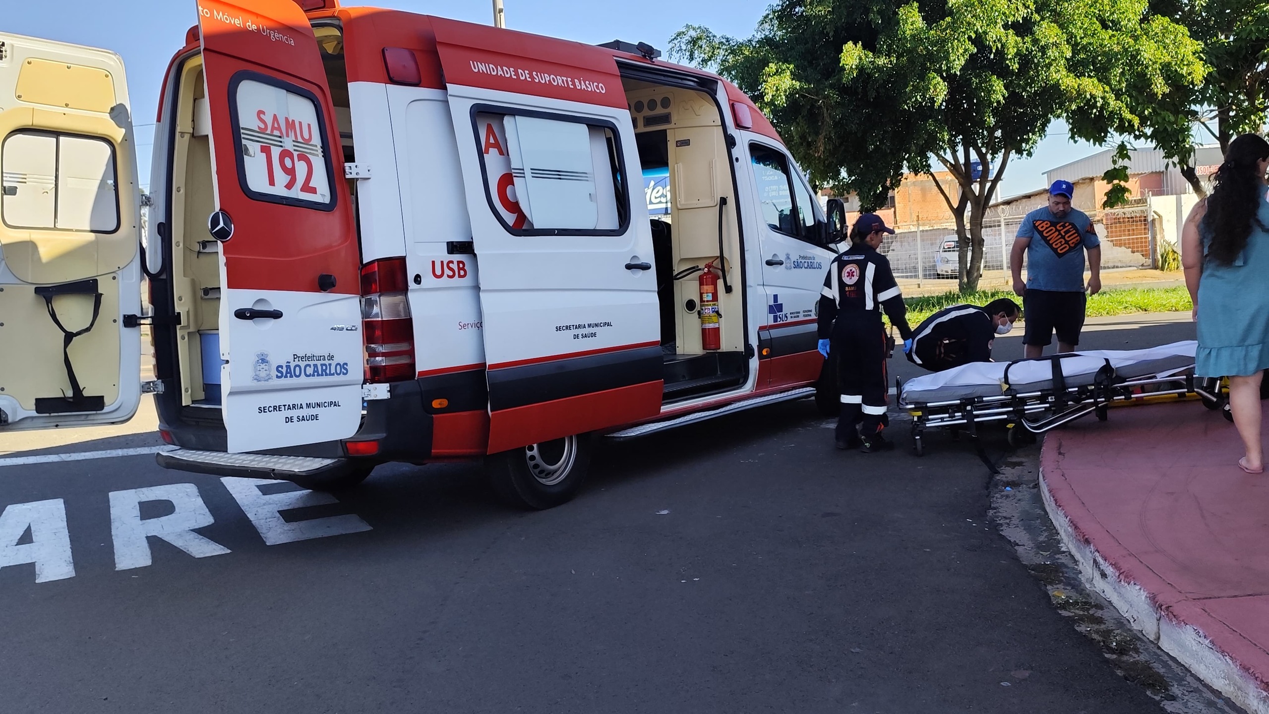 Ciclista é atingido por ônibus e fica ferido na Avenida Bruno Ruggiero ...