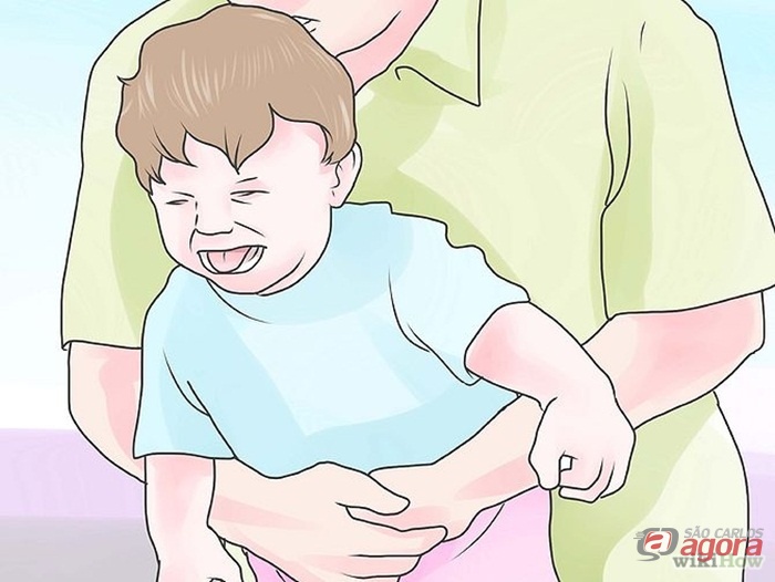 O que fazer quando a criança engasga? - São Carlos Agora