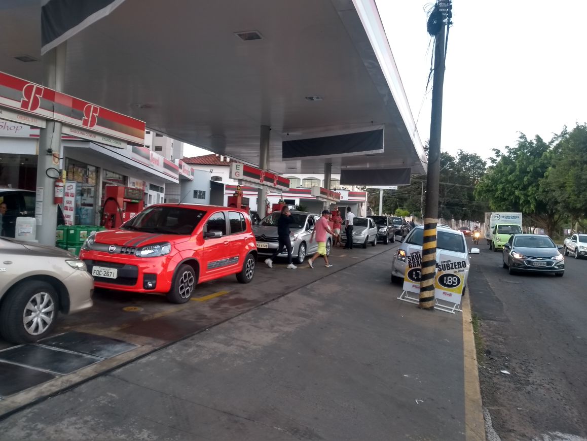 Postos da rede Sewal em São Carlos são abastecidos com gasolina - São ...