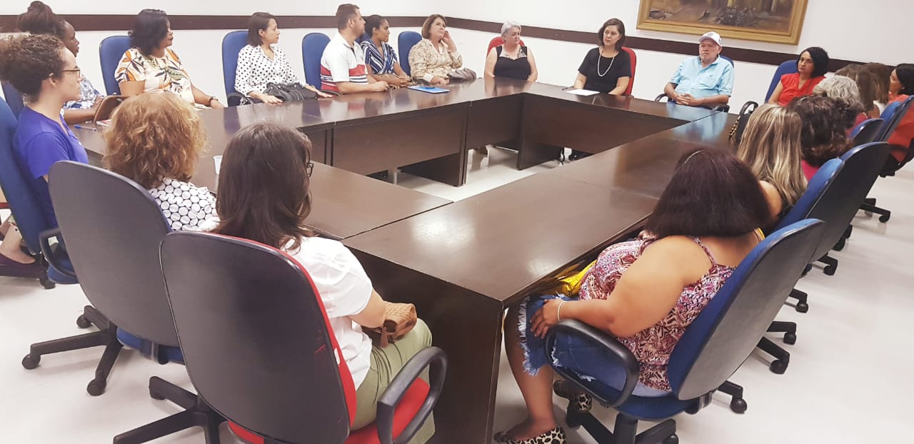 Empossados os novos membros do Conselho Municipal de Assistência Social ... Empossados os novos membros do Conselho Municipal de Assistência Social ...